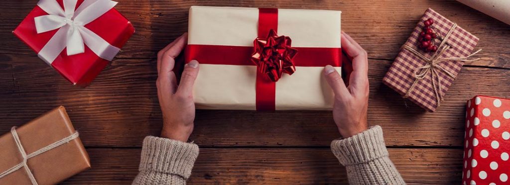 Change up Your Gift-Wrap This Season with These DIY Ideas | Smilebox Blog